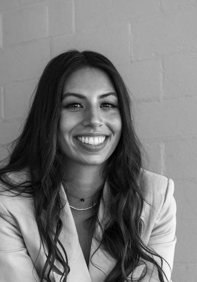 Anna Benjamin – Medium