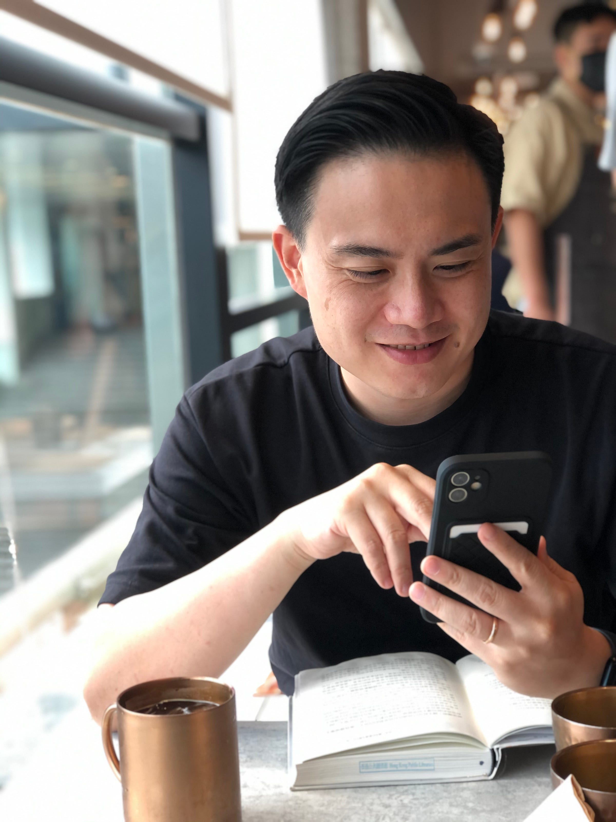 莊豪鋒 Mark Chong – Medium