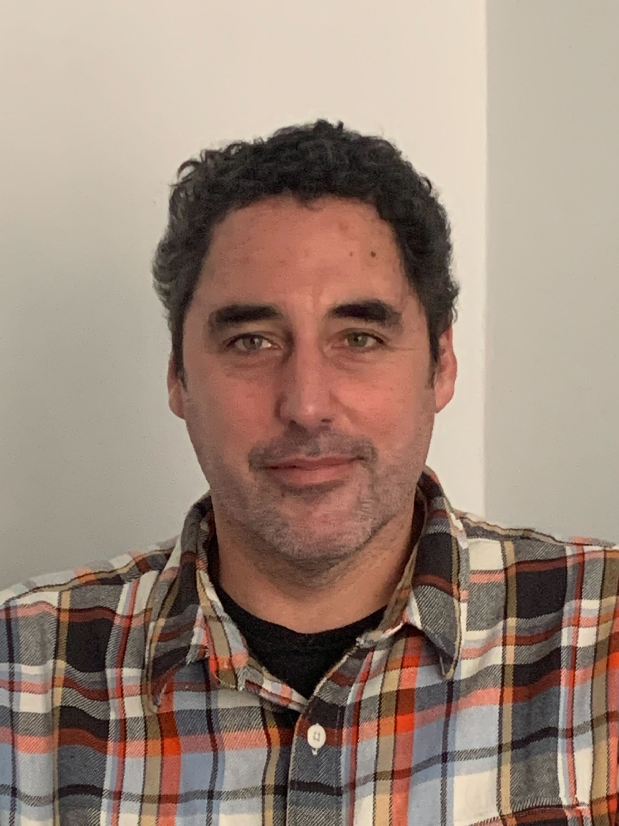 Andres de Vivanco – Medium