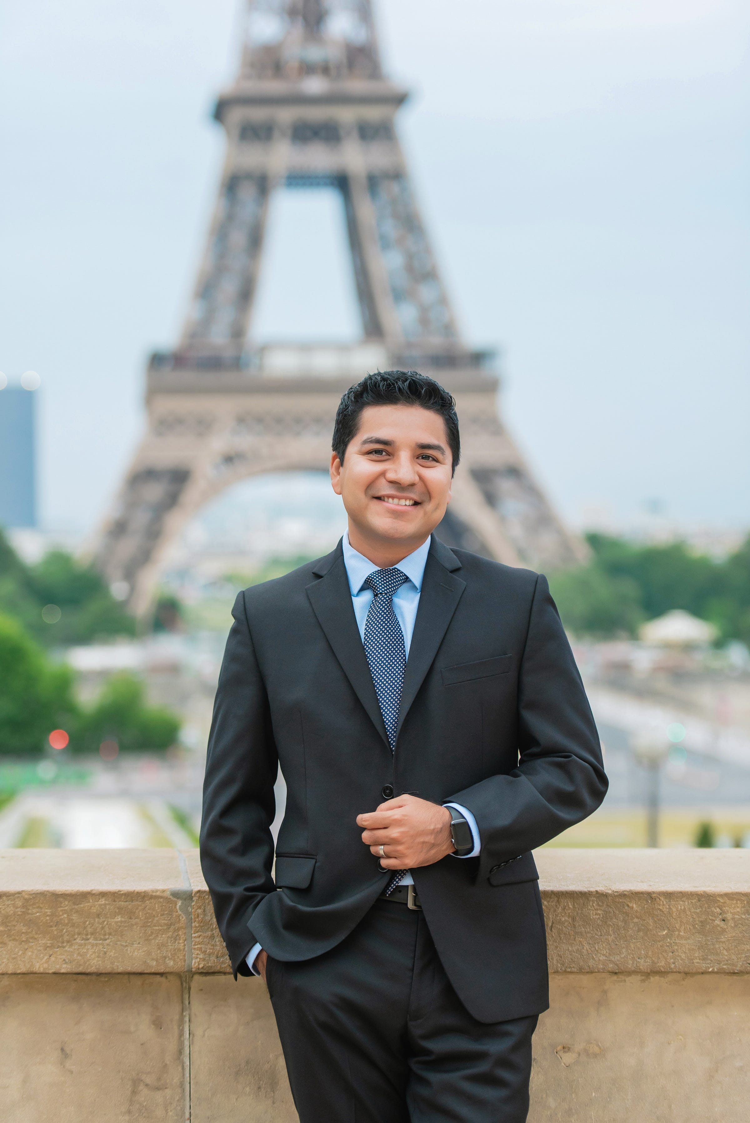 Raul Contreras – Medium