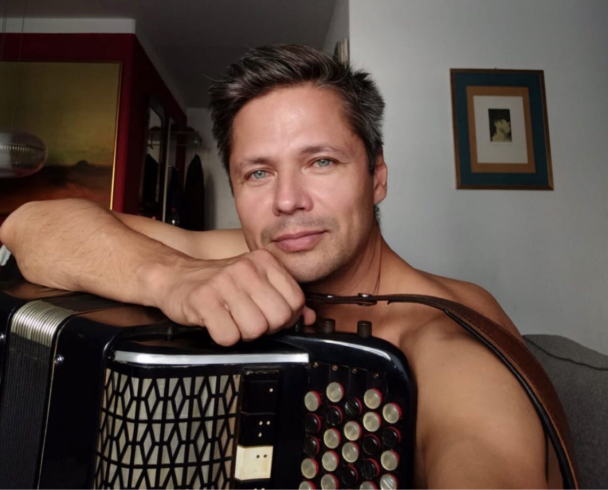 Pablo Hermoso – Medium