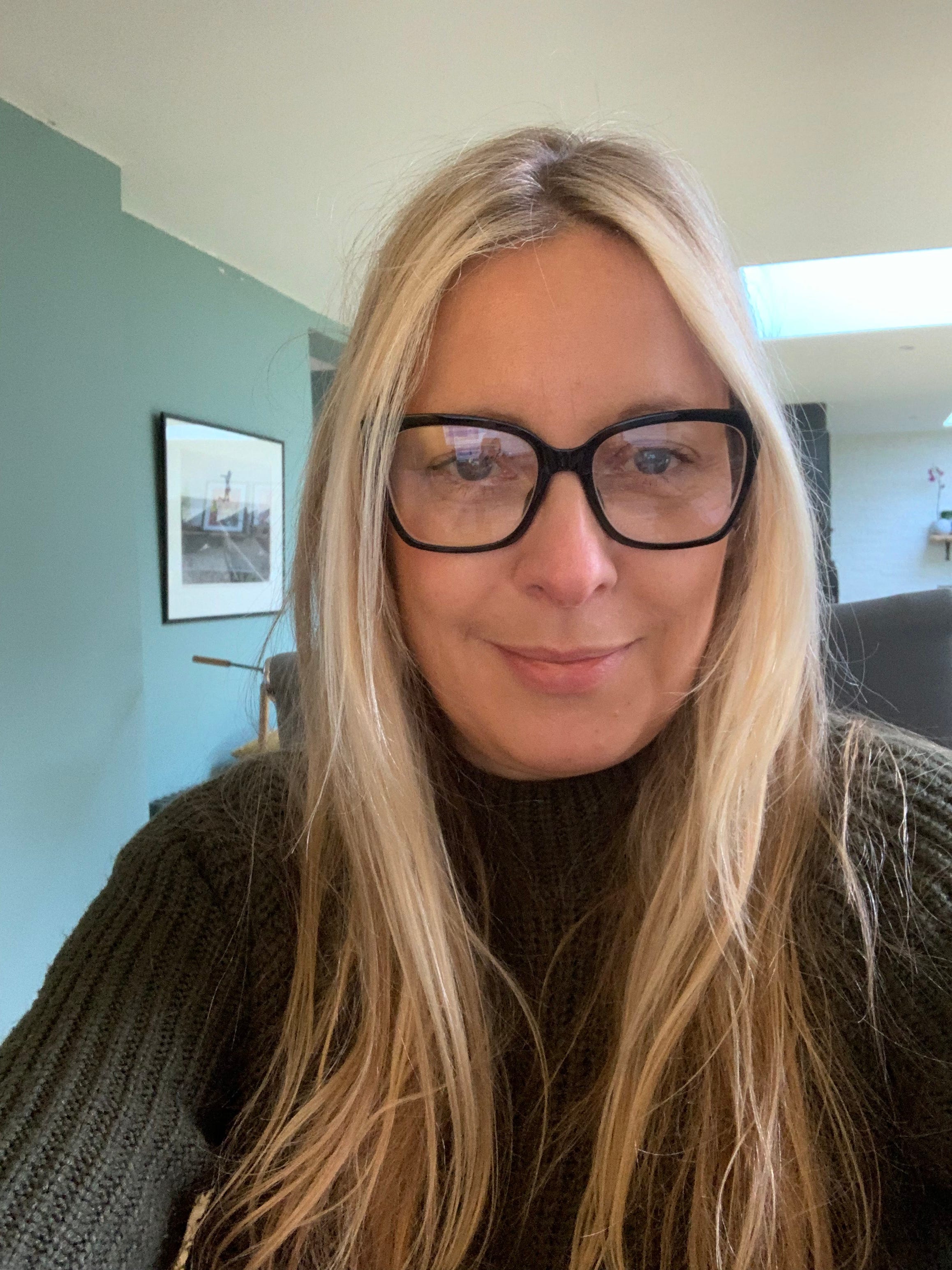 Suzanne Cowie – Medium