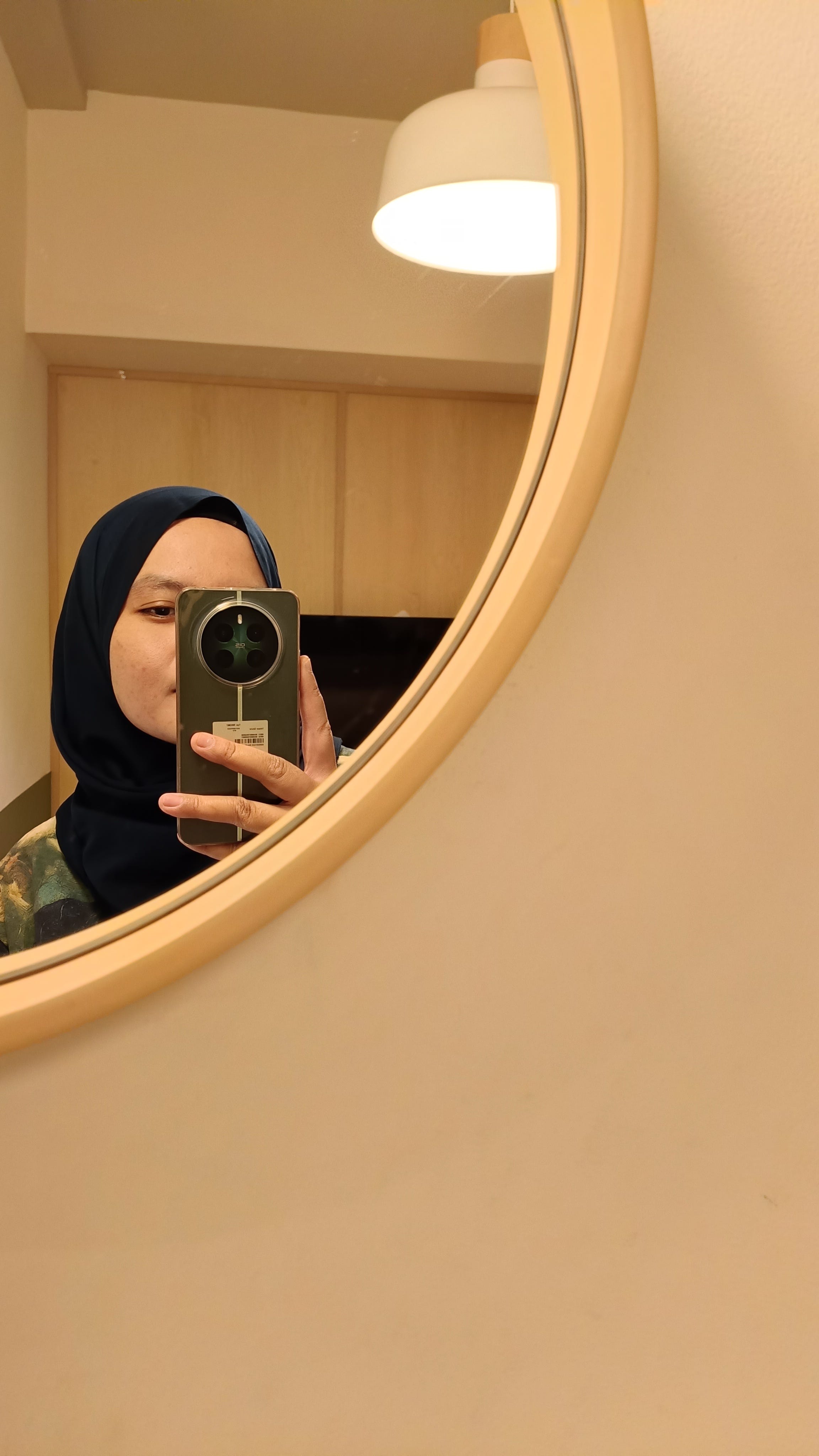 Vanny Elsyavitriani Bowo – Medium