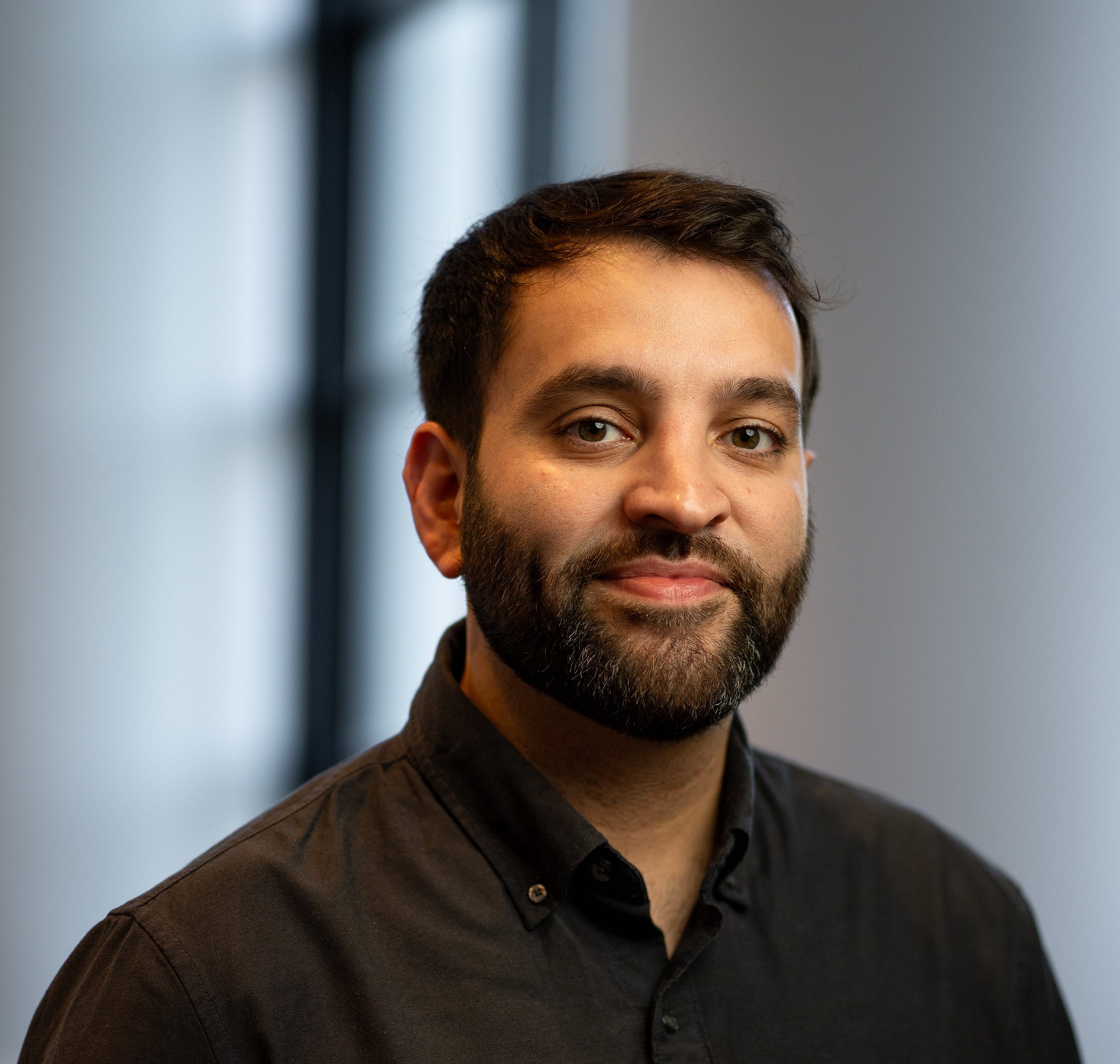 Omar Bari – Medium