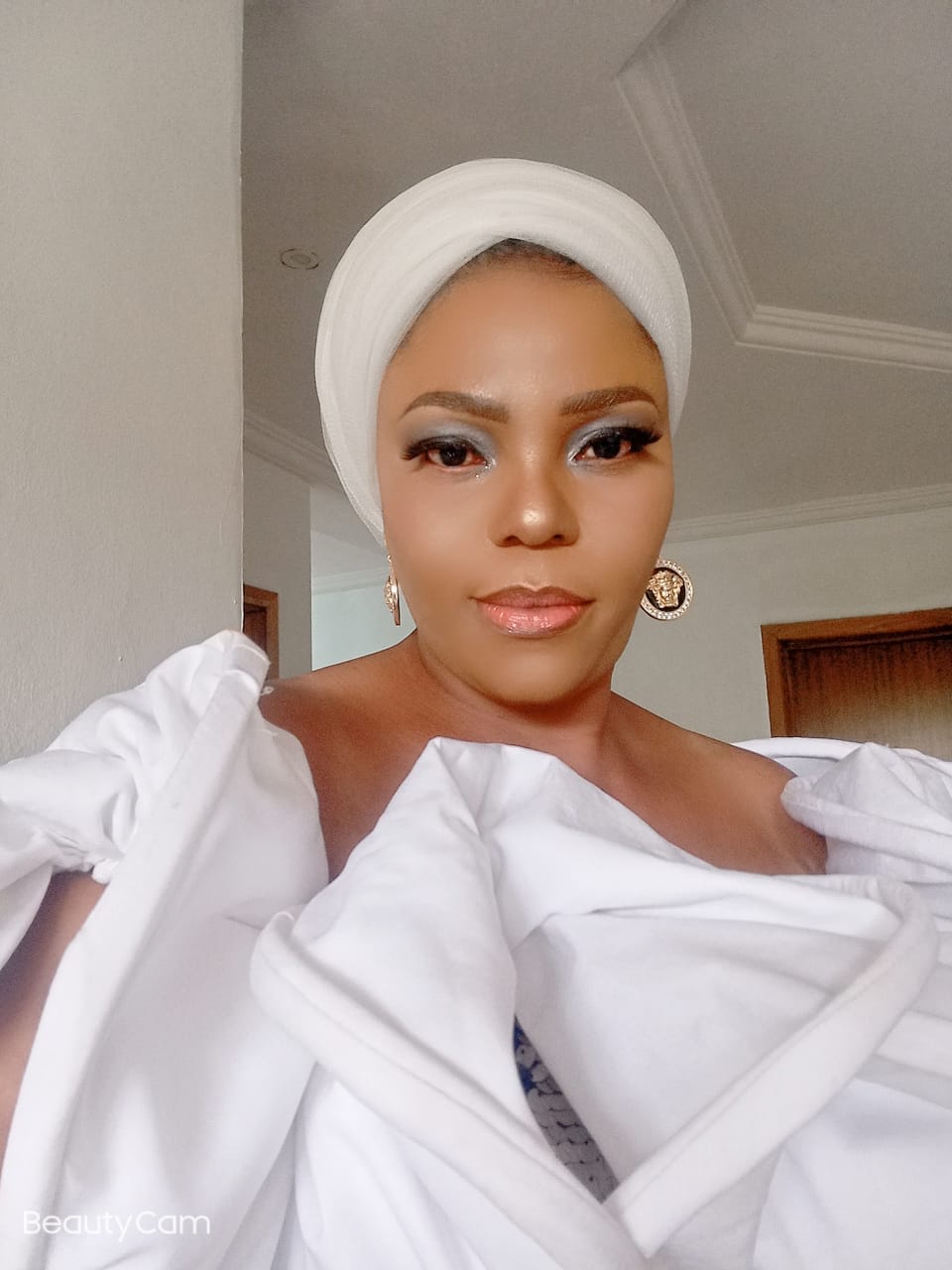 Yemisi Akinjogunla – Medium