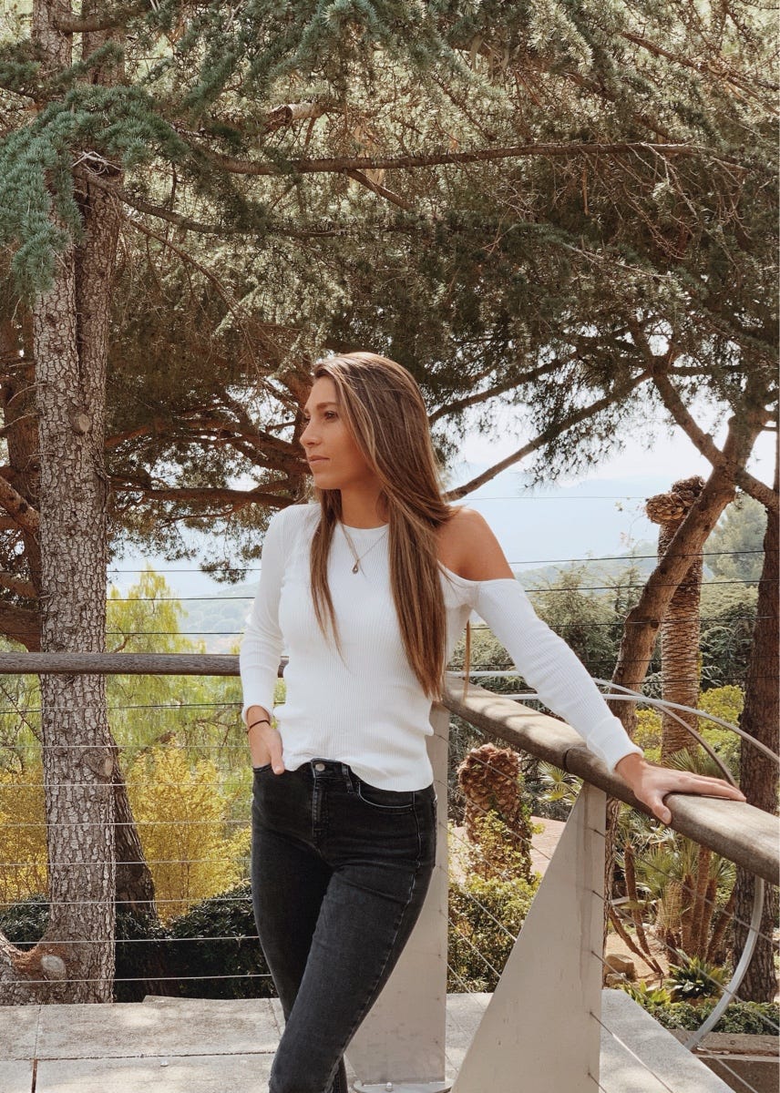 Victoria Huguet – Medium