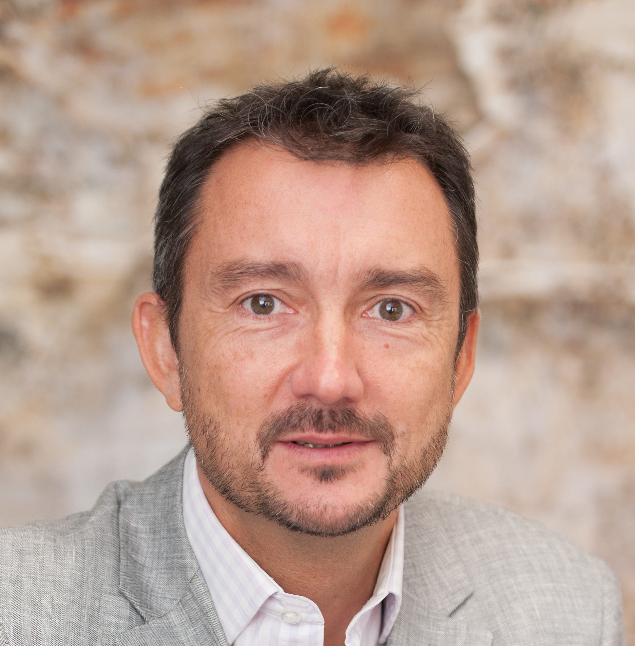 Paul Blunden – Medium