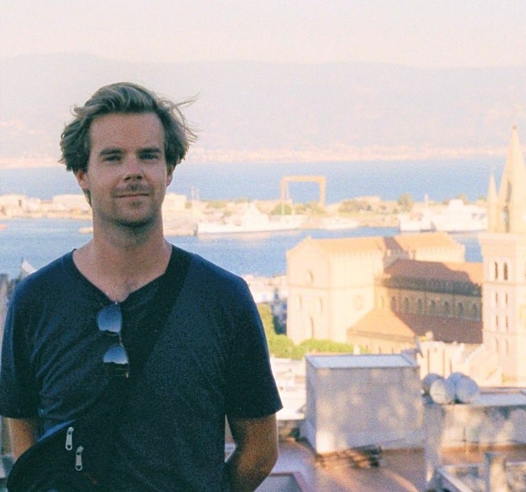 Erik Roos Lindgreen – Medium