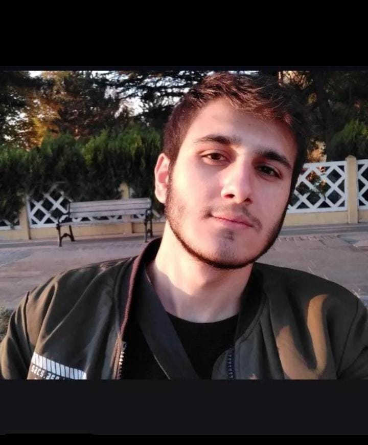 Vedat Ayaz – Medium