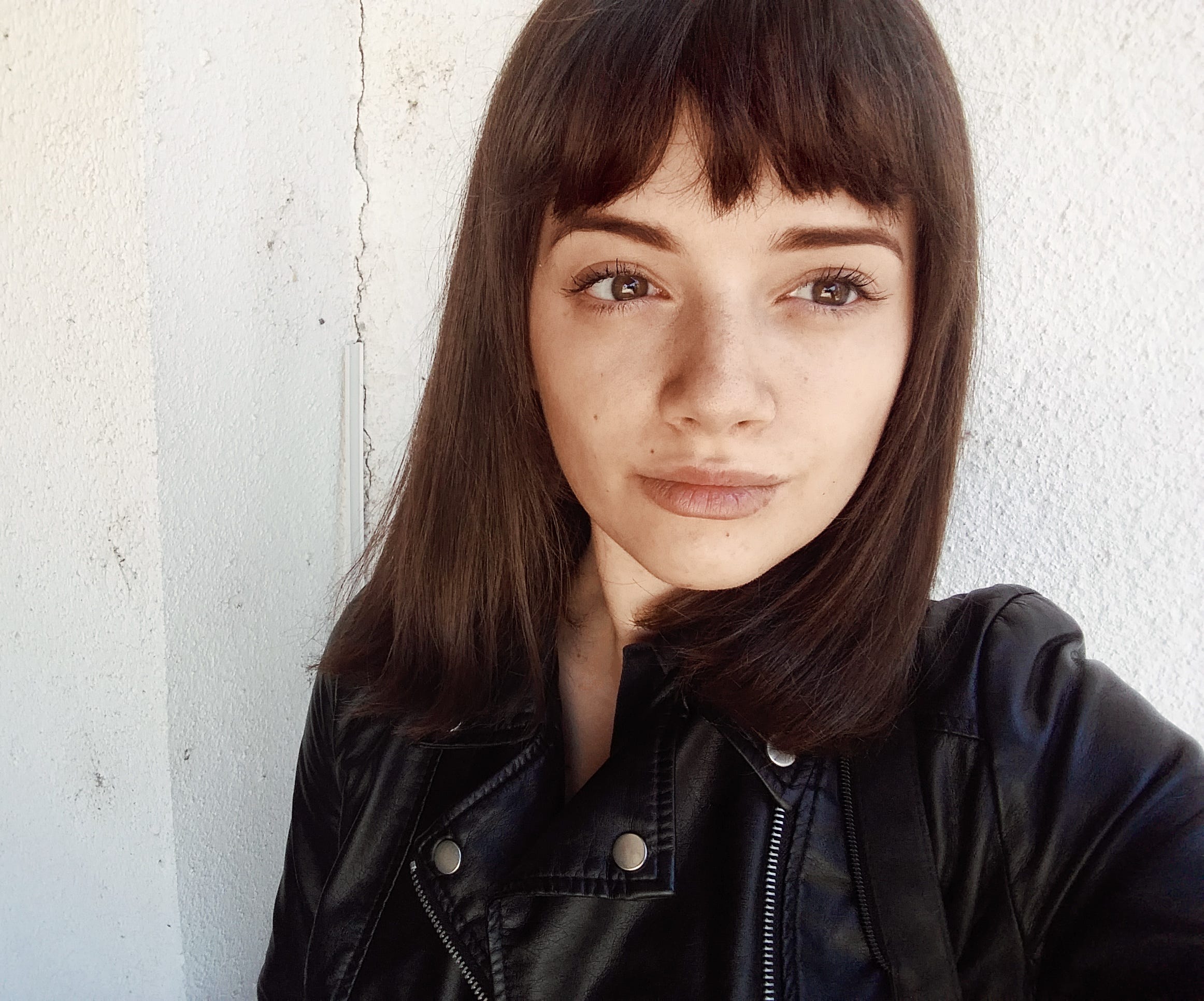 Angela Lazova – Medium