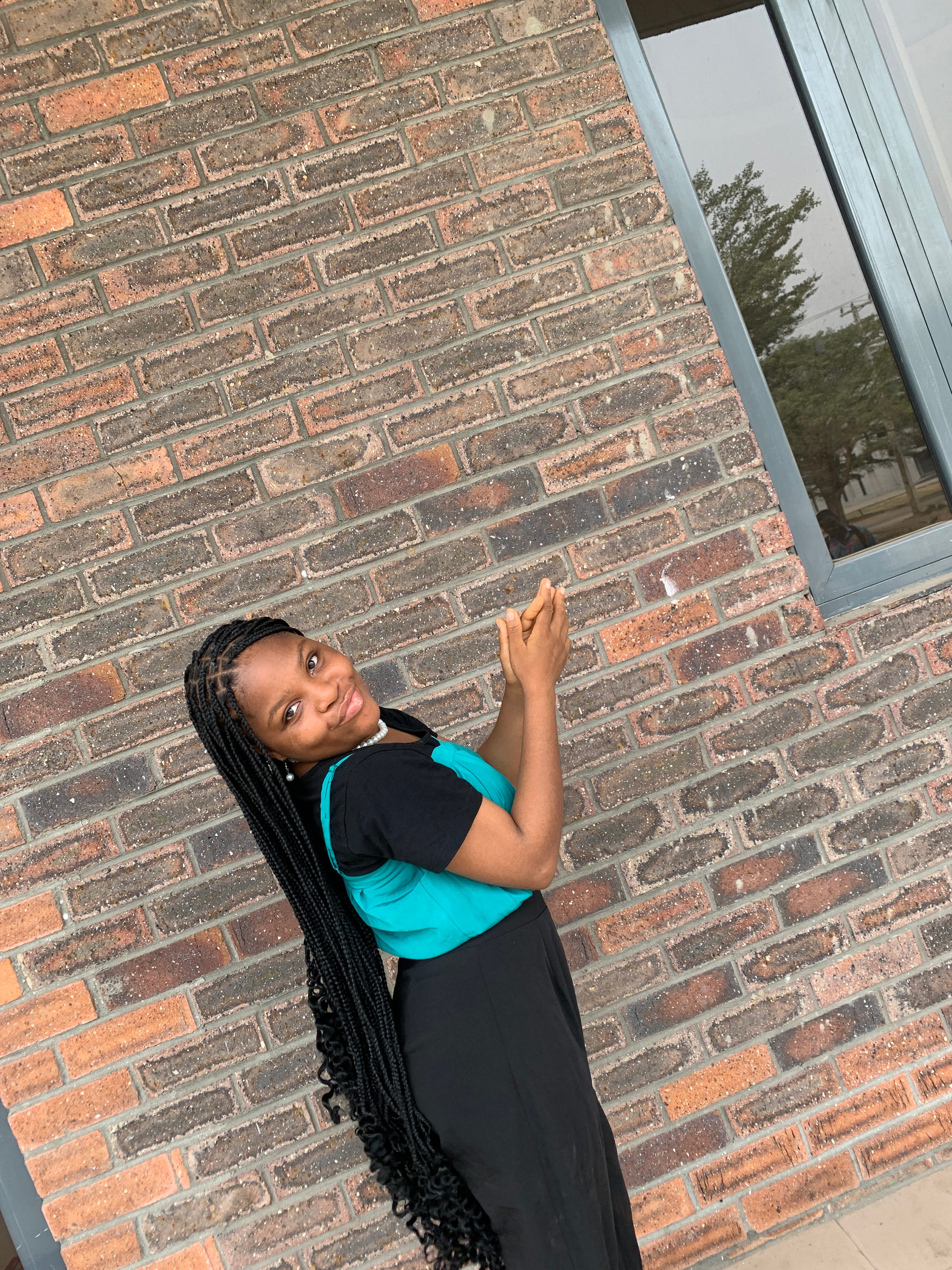 Nimi Praise – Medium