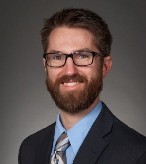 Jason Hart – Medium