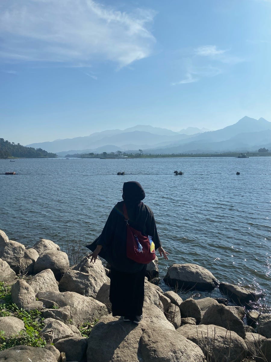 Hanzy Yvonne – Medium