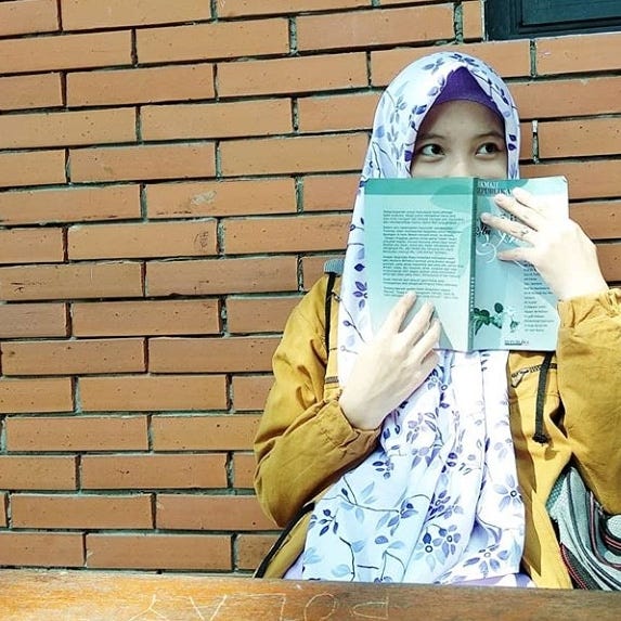 Luki Apriliasari – Medium