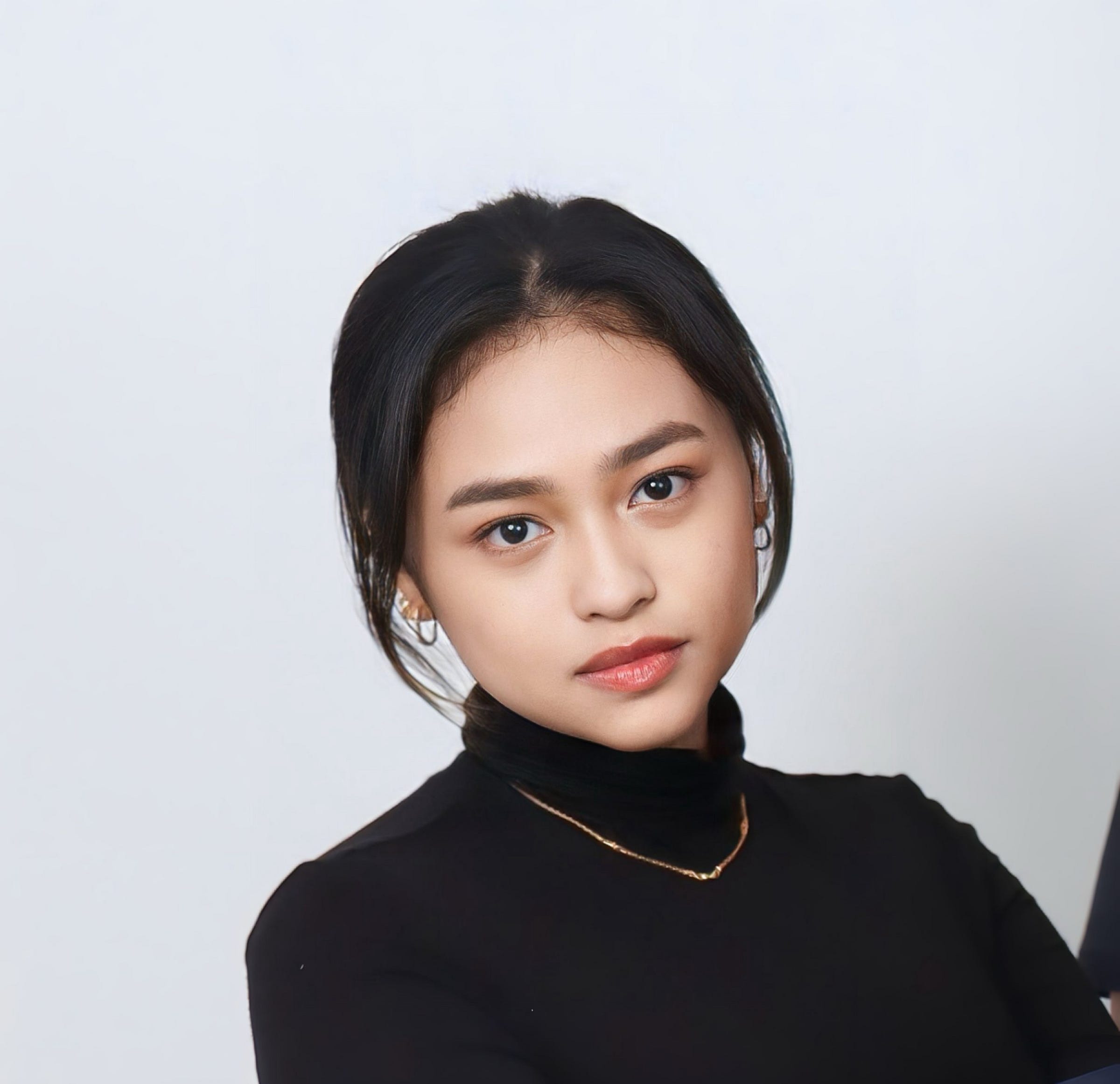 Bee Rodil – Medium