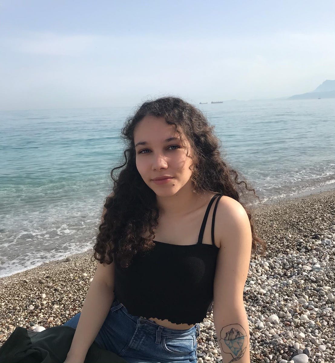 Sena Buse Yavuz – Medium