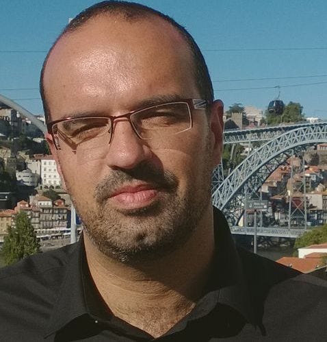 Pedro Guilherme-Moreira – Medium