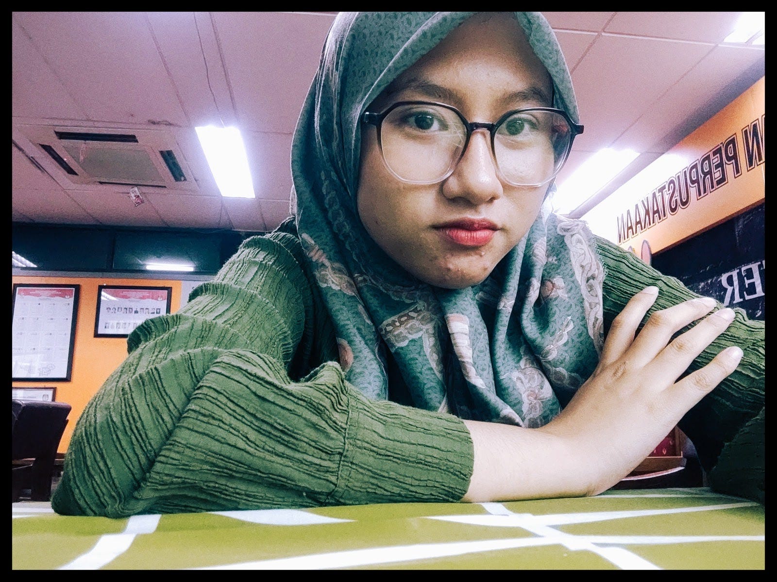 Almira Lovendra R – Medium