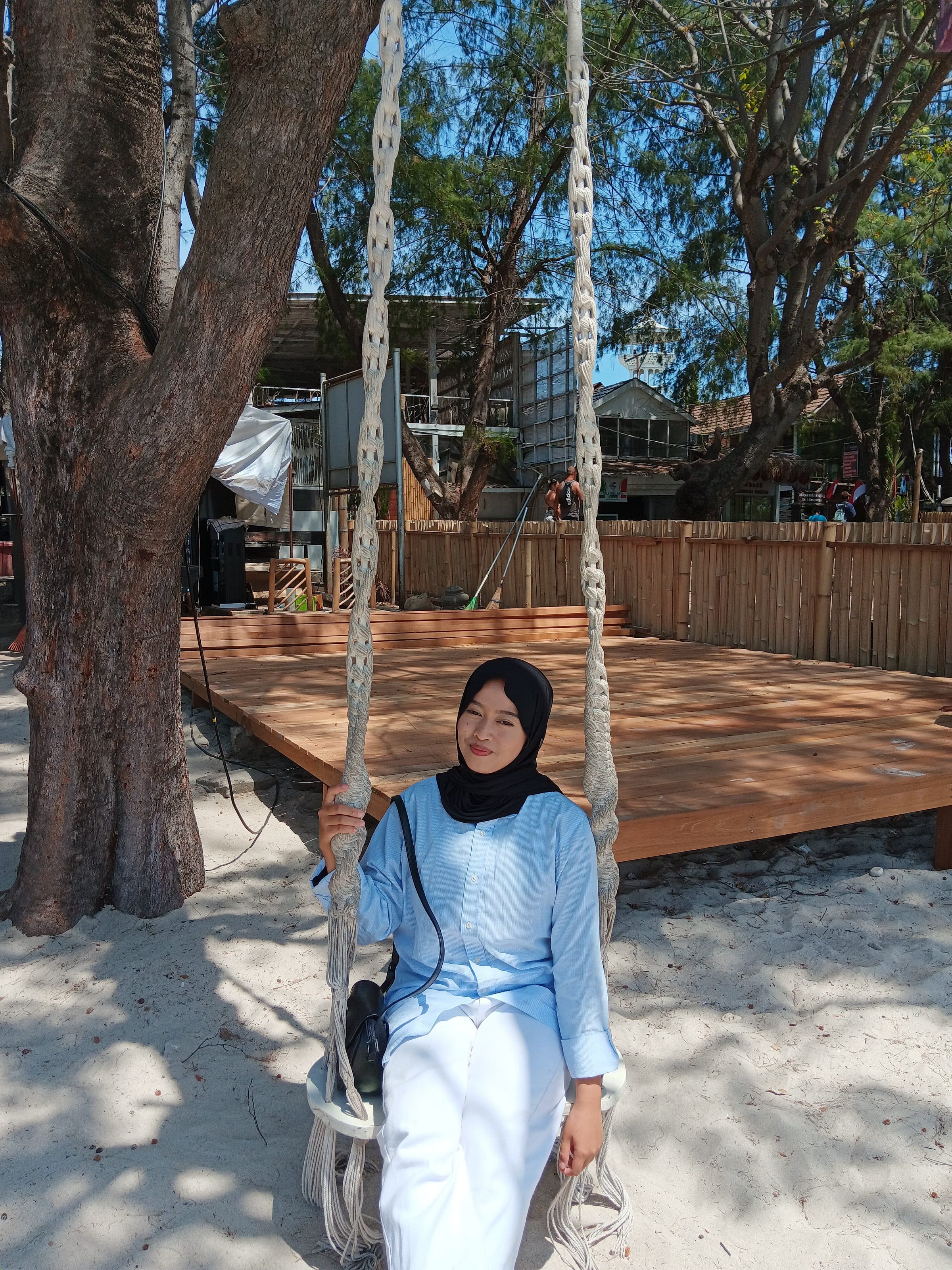 Devi Nadia – Medium