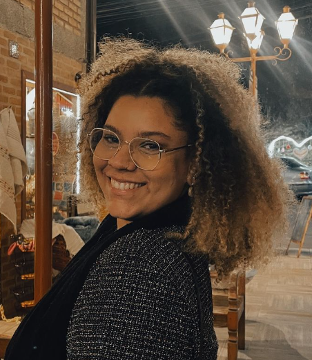 Júlia Macario – Medium