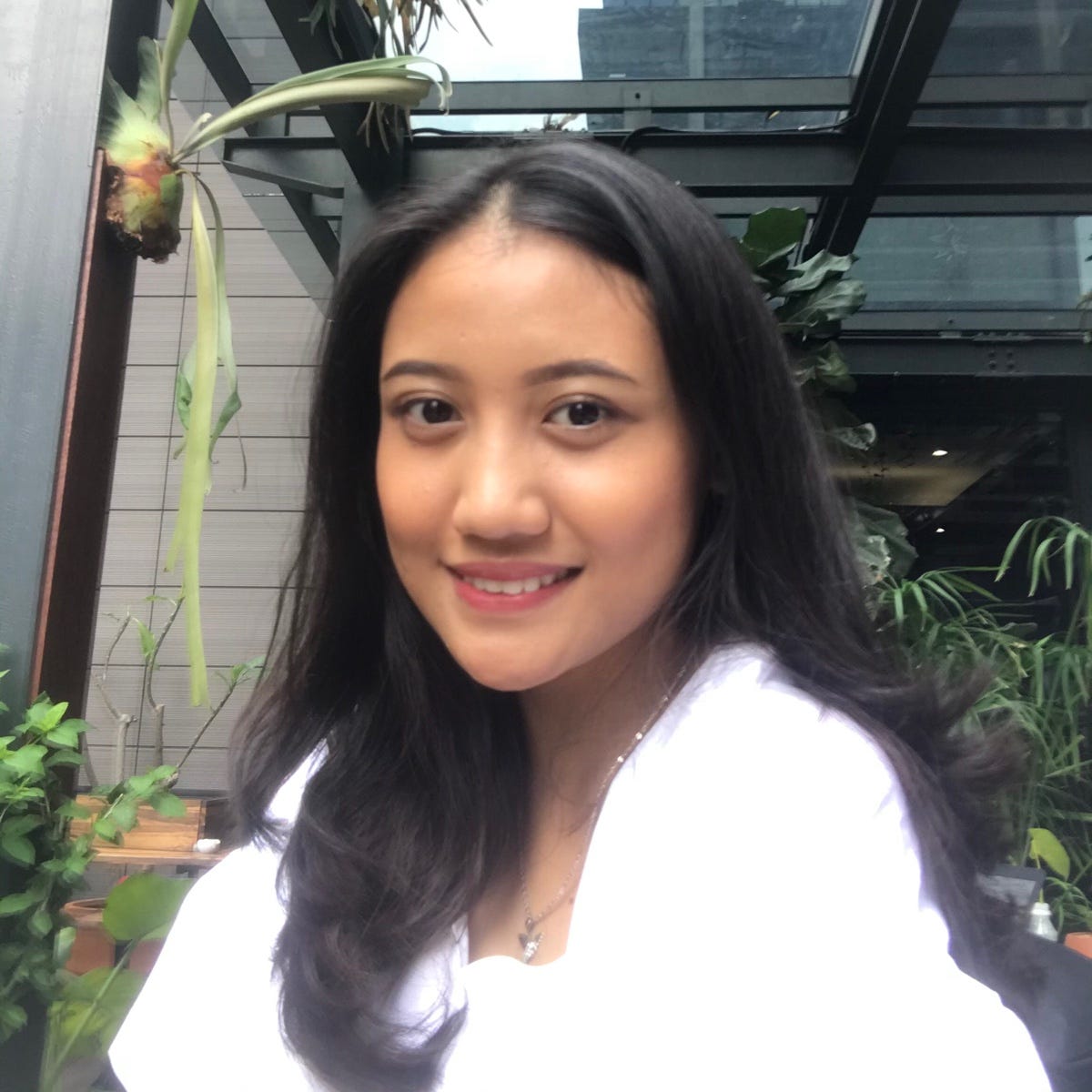 Dinda Zalfa – Medium