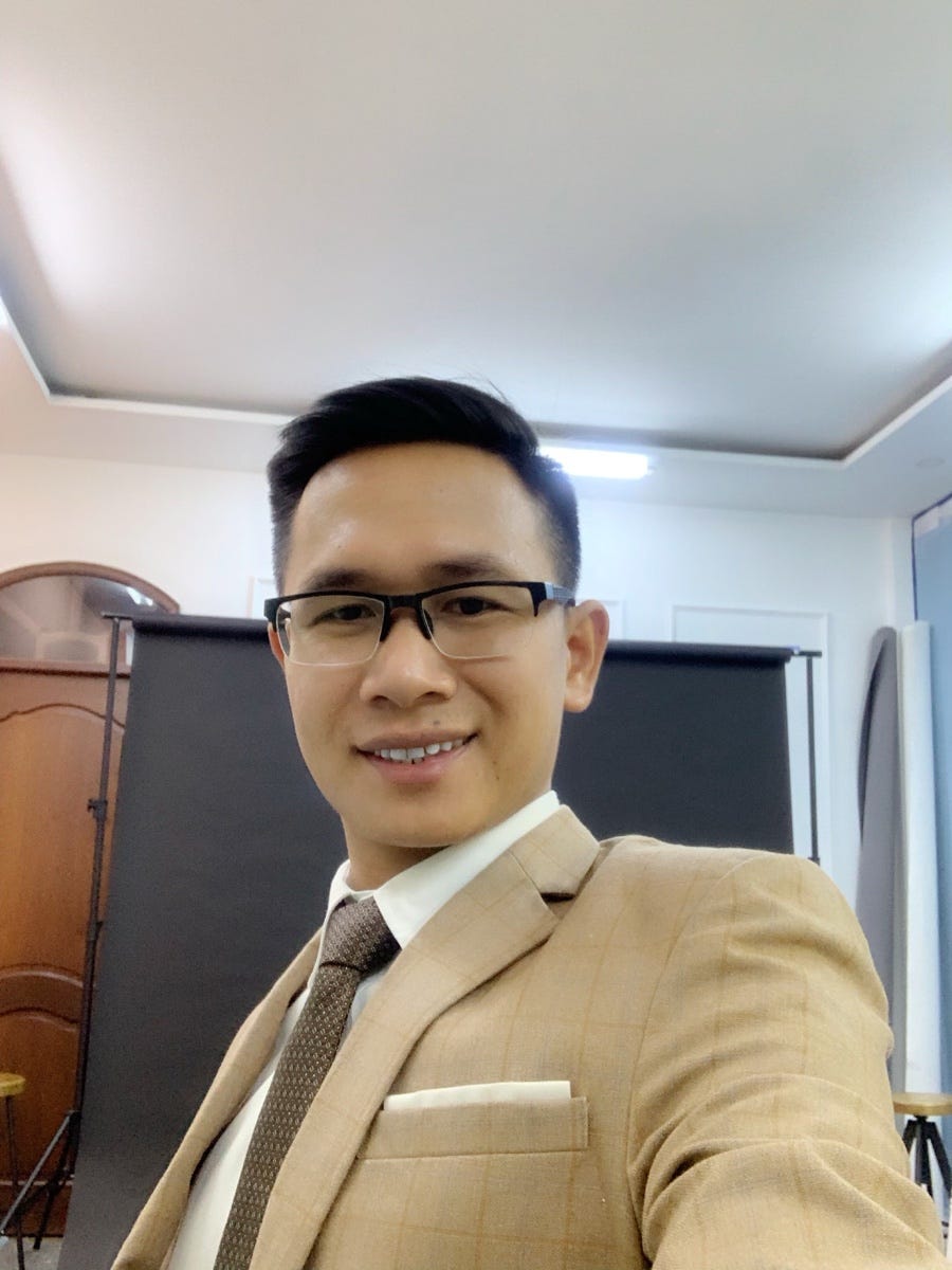 Hoang Le – Medium