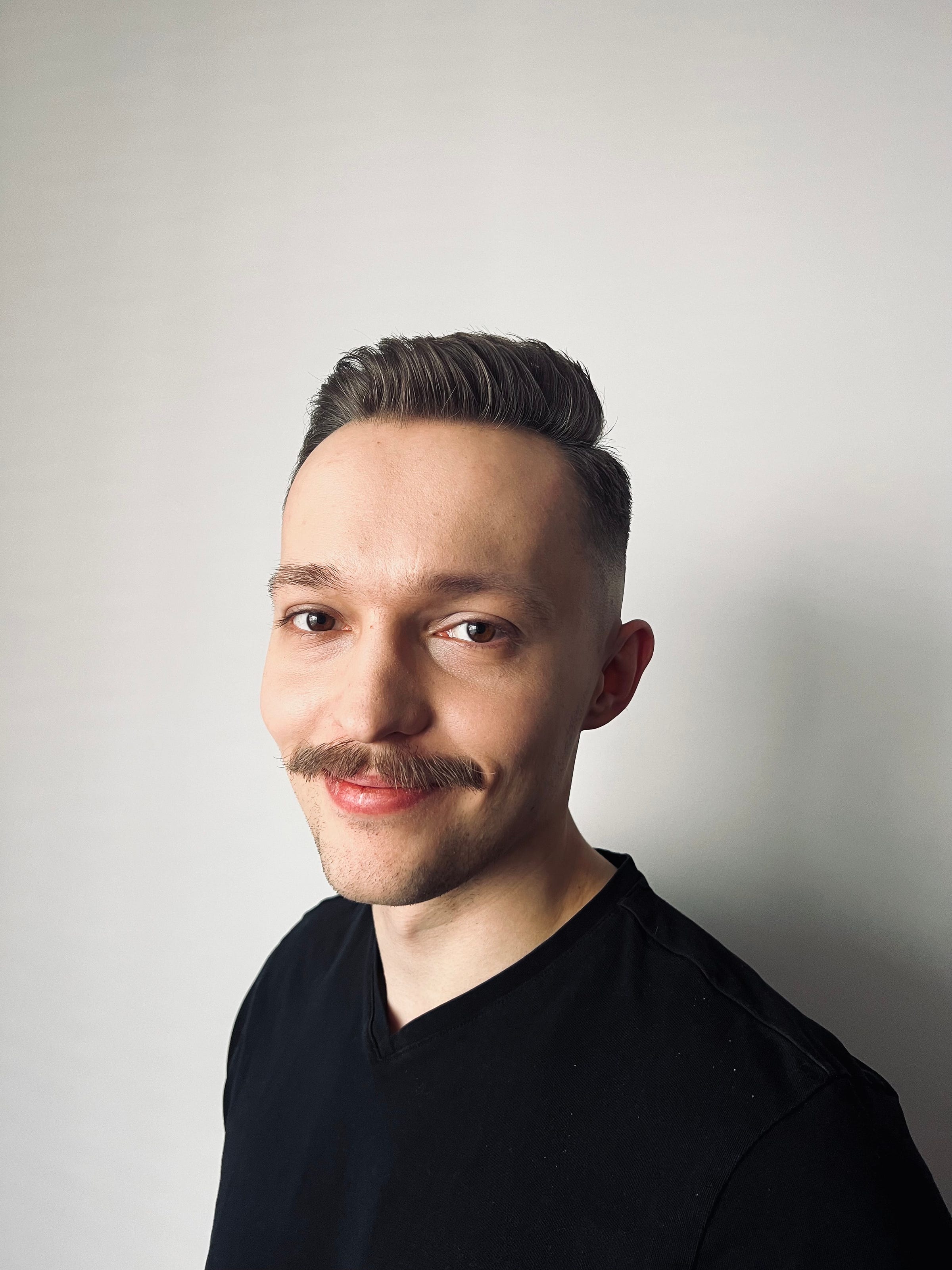Aleksander Kołata – Medium