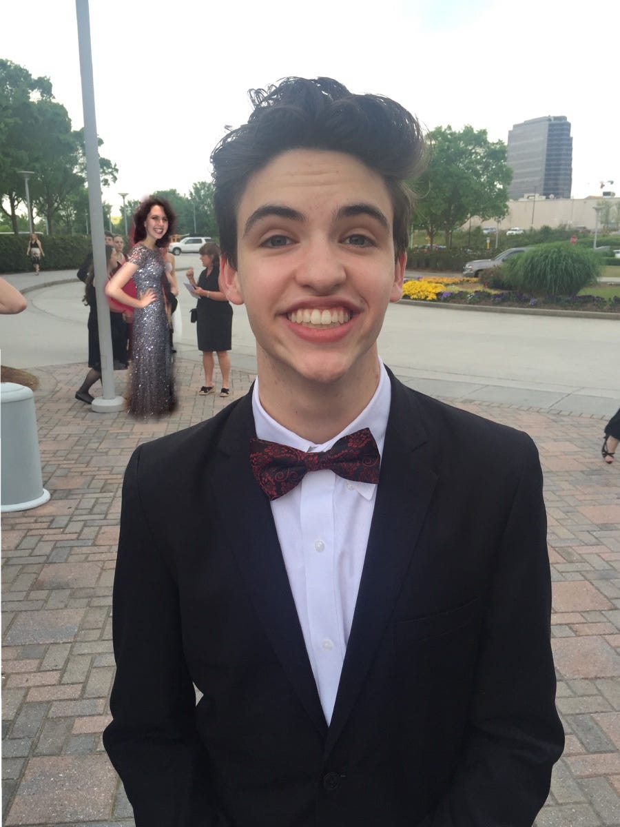 Dean McKenzie – Medium