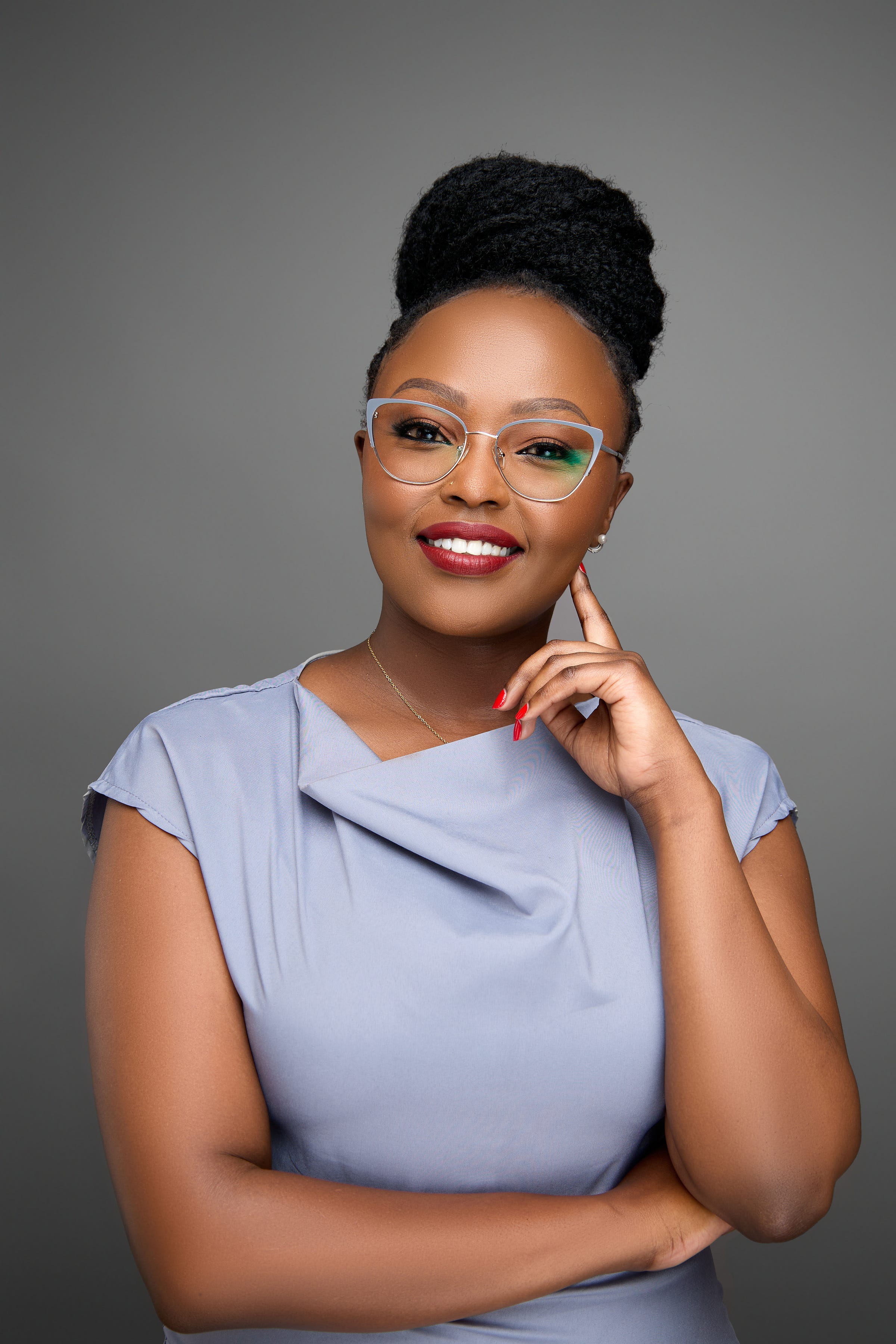 Myra Nderi – Medium