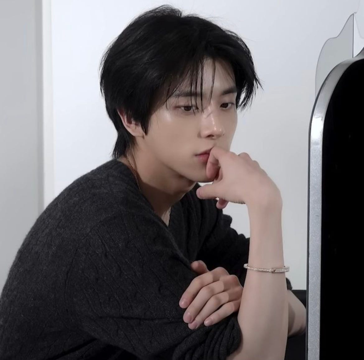 Askara, A. – Medium