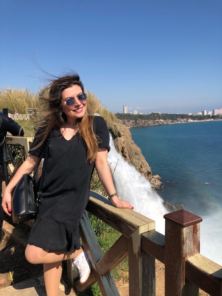 Seda Bayar – Medium