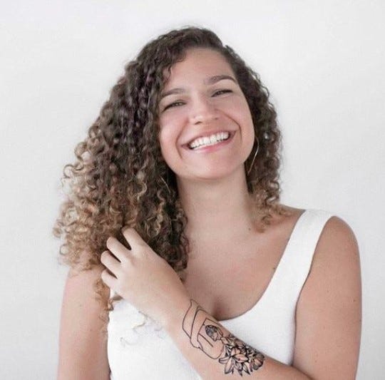 Fernanda Leal – Medium