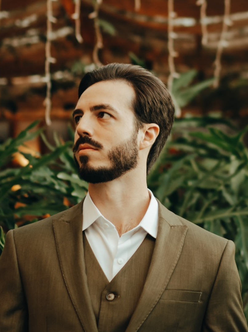 Lucas Pedrone – Medium