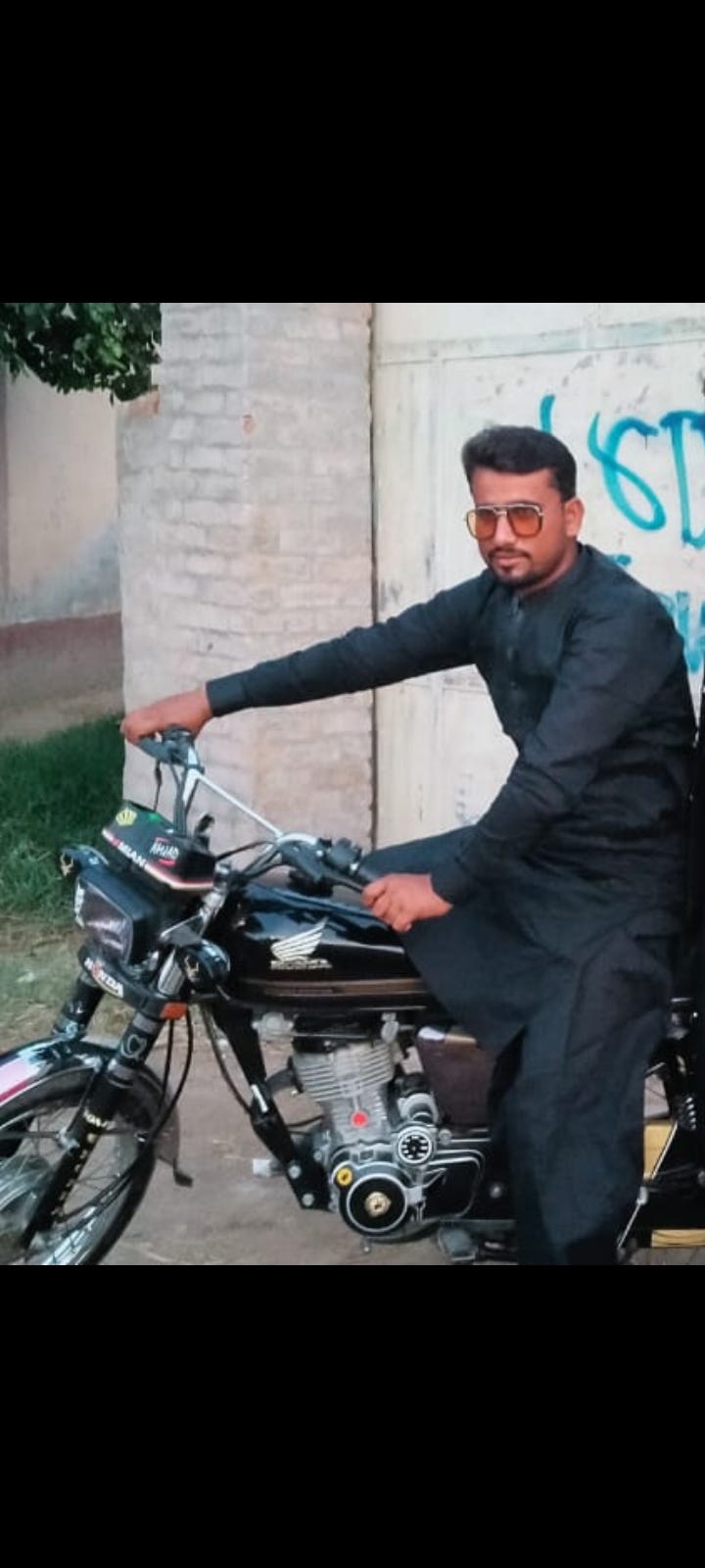 Mushtaq ahmad – Medium