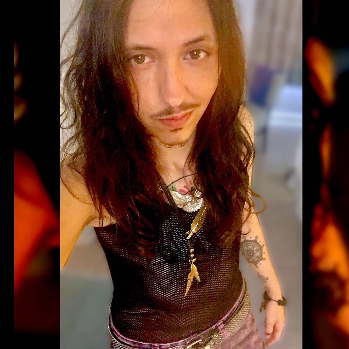 Aaron Phoenix – Medium