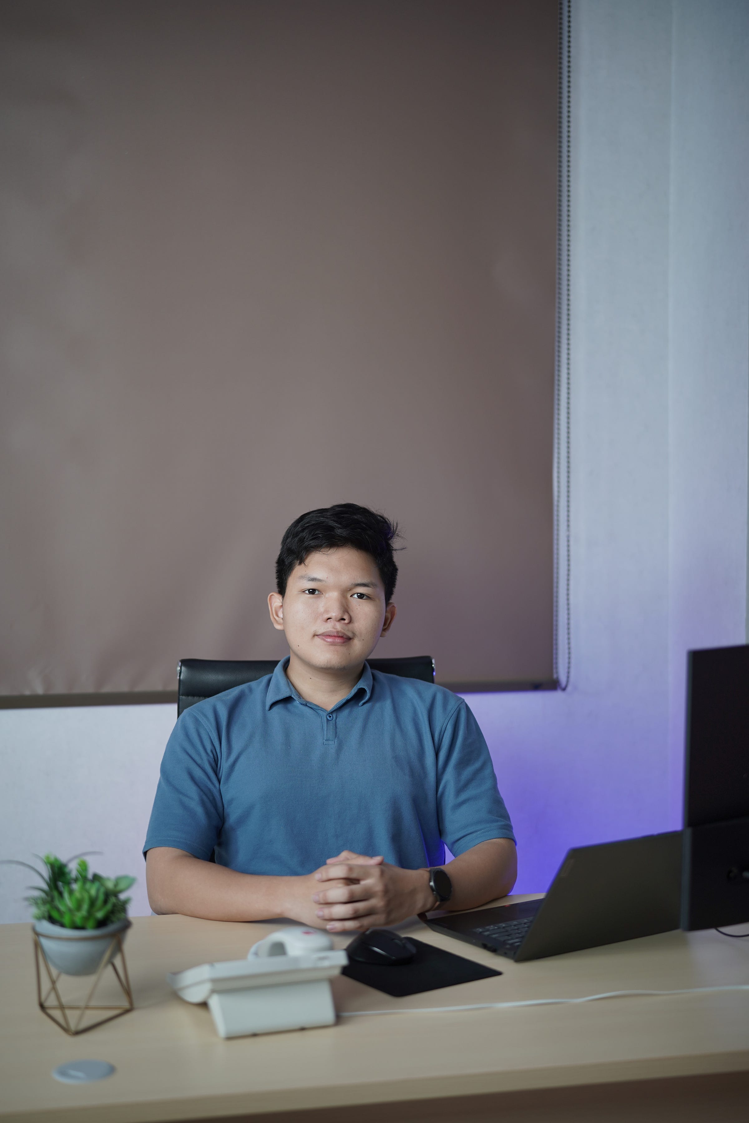 Elang Alfarez – Medium