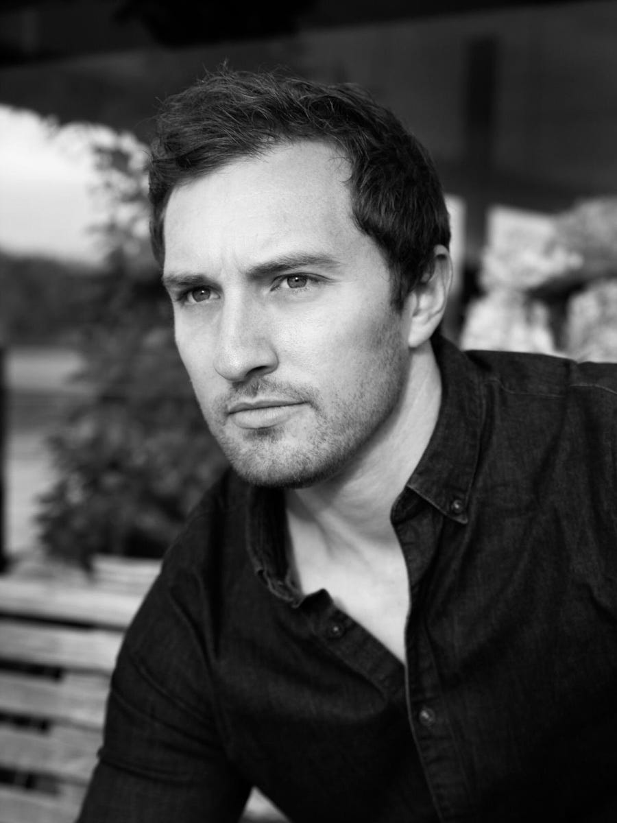 Oliver Dolan – Medium