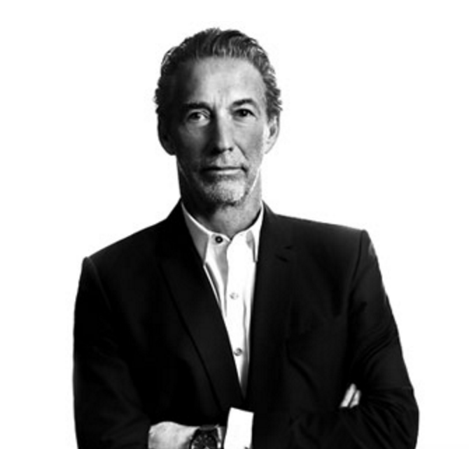 Stephen Shapiro – Medium