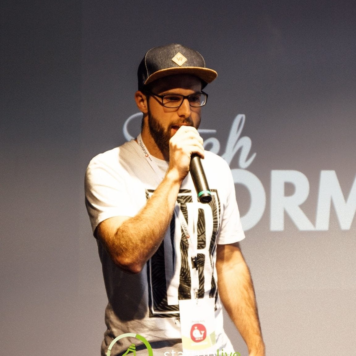 Philipp Holly – Medium