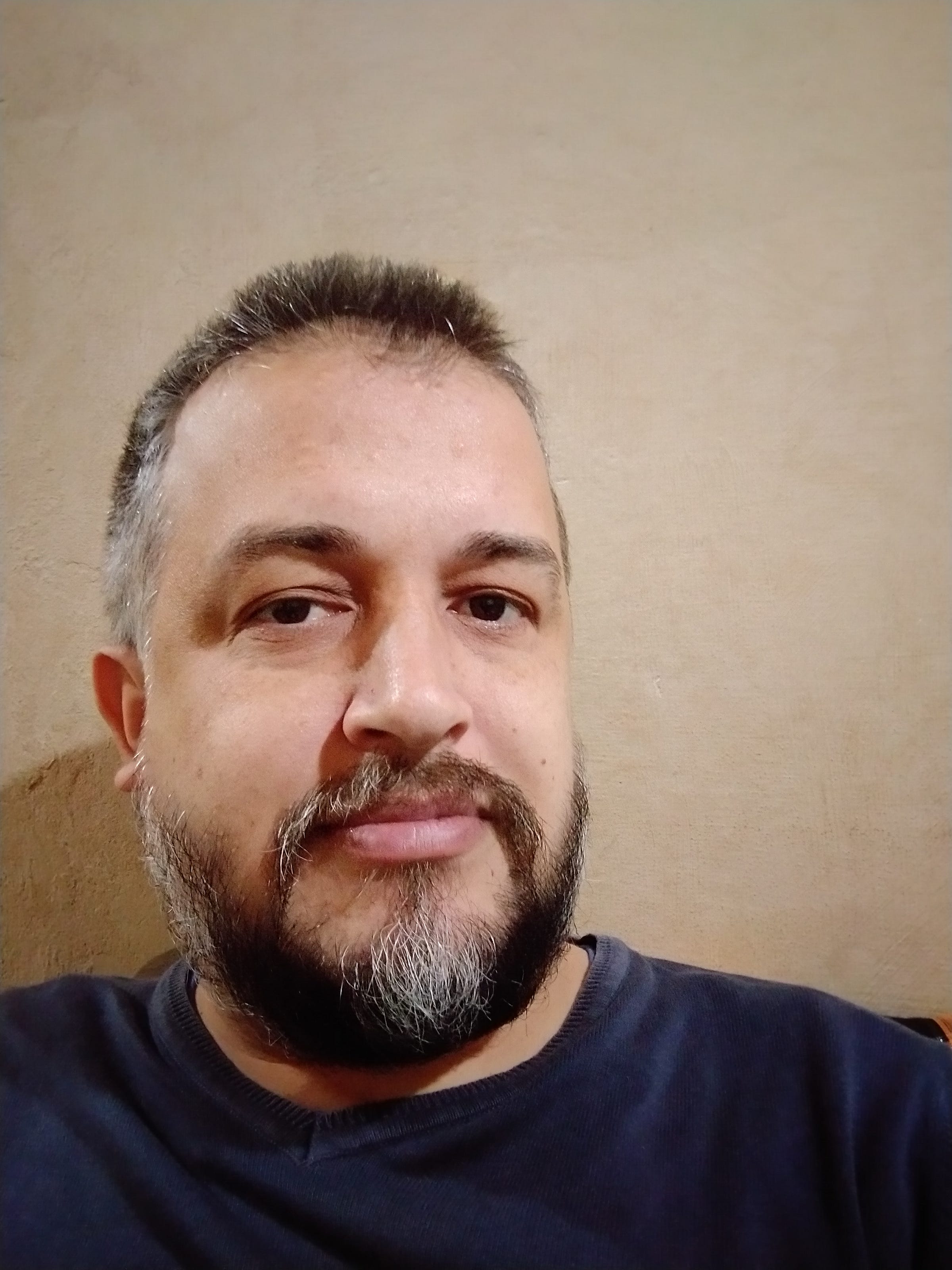 Luciano Santos – Medium