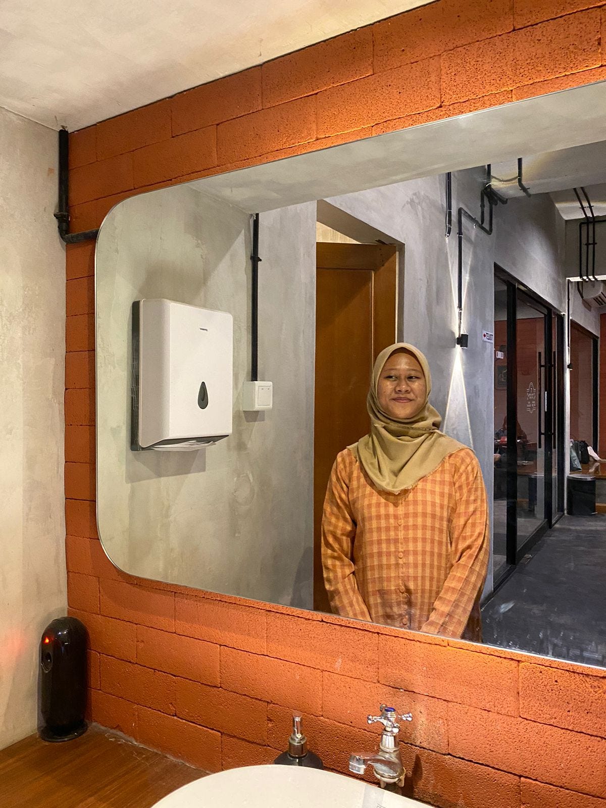 Nur Amalia – Medium