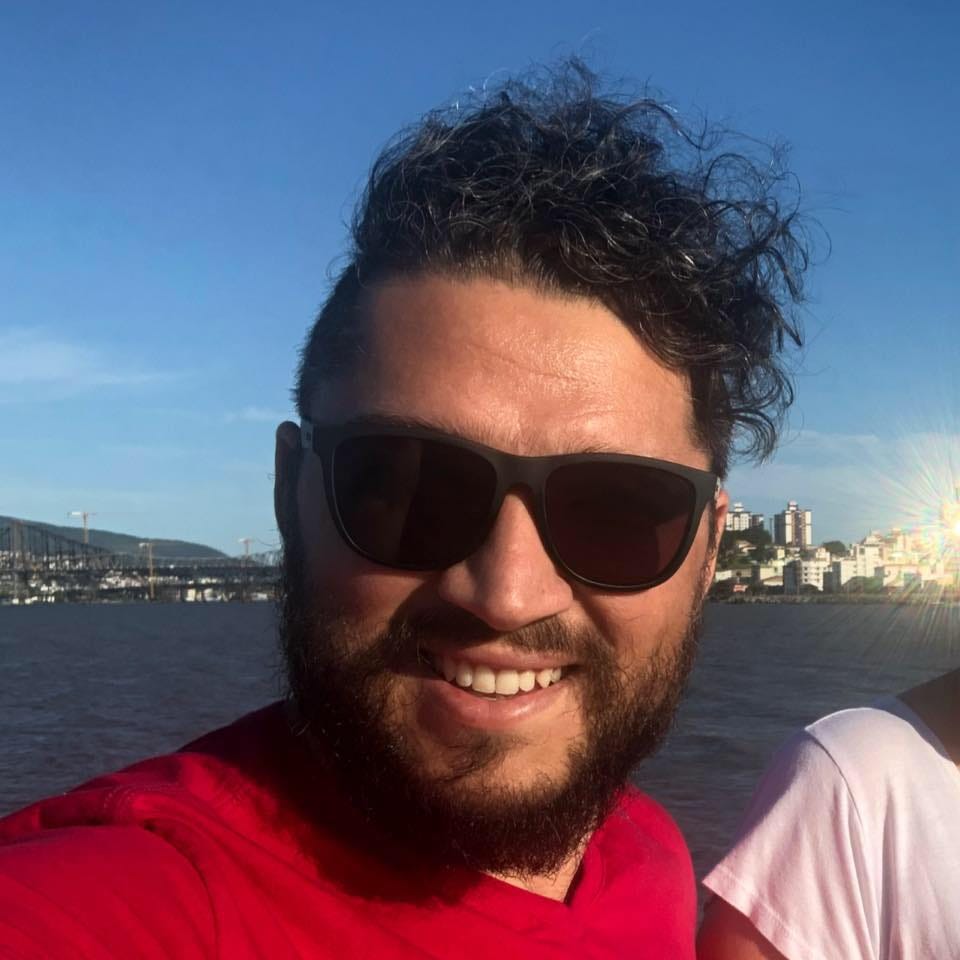 Hullen Gonzales – Medium