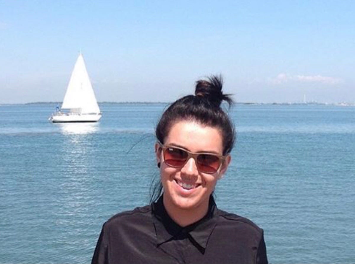 Isabela Costa – Medium