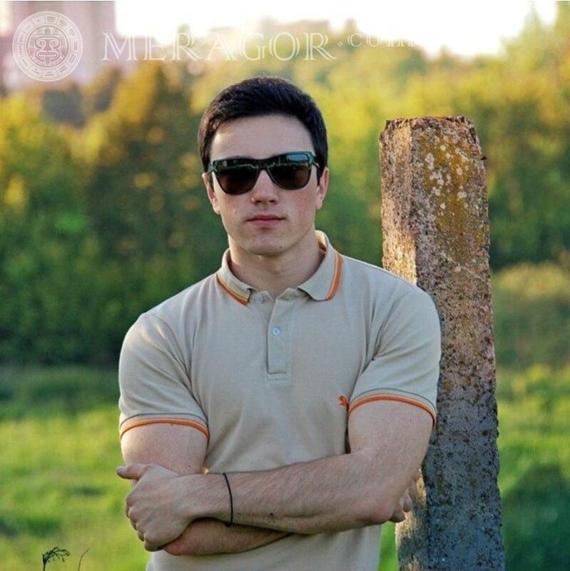 Johny – Medium