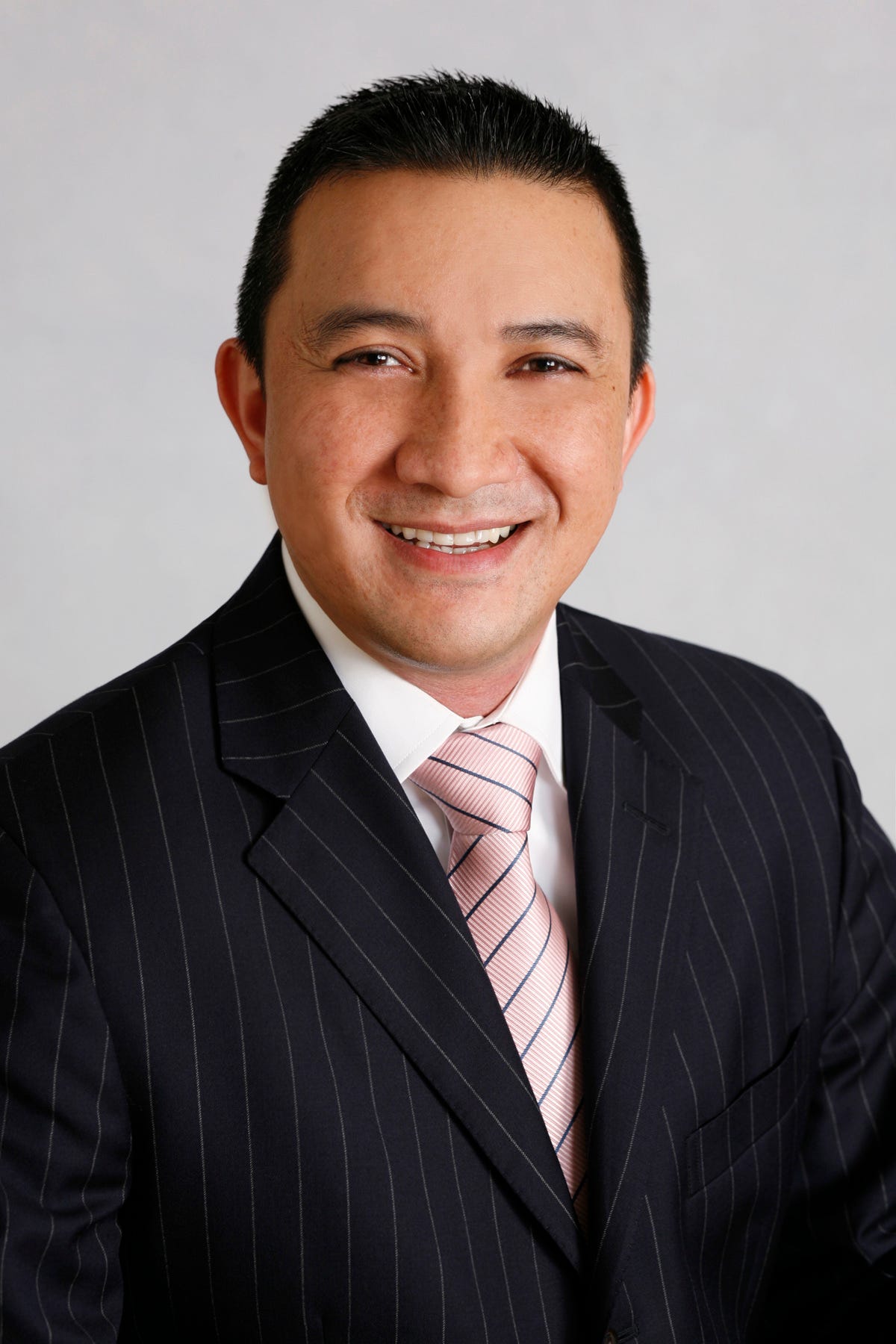 Alan Castillo – Medium