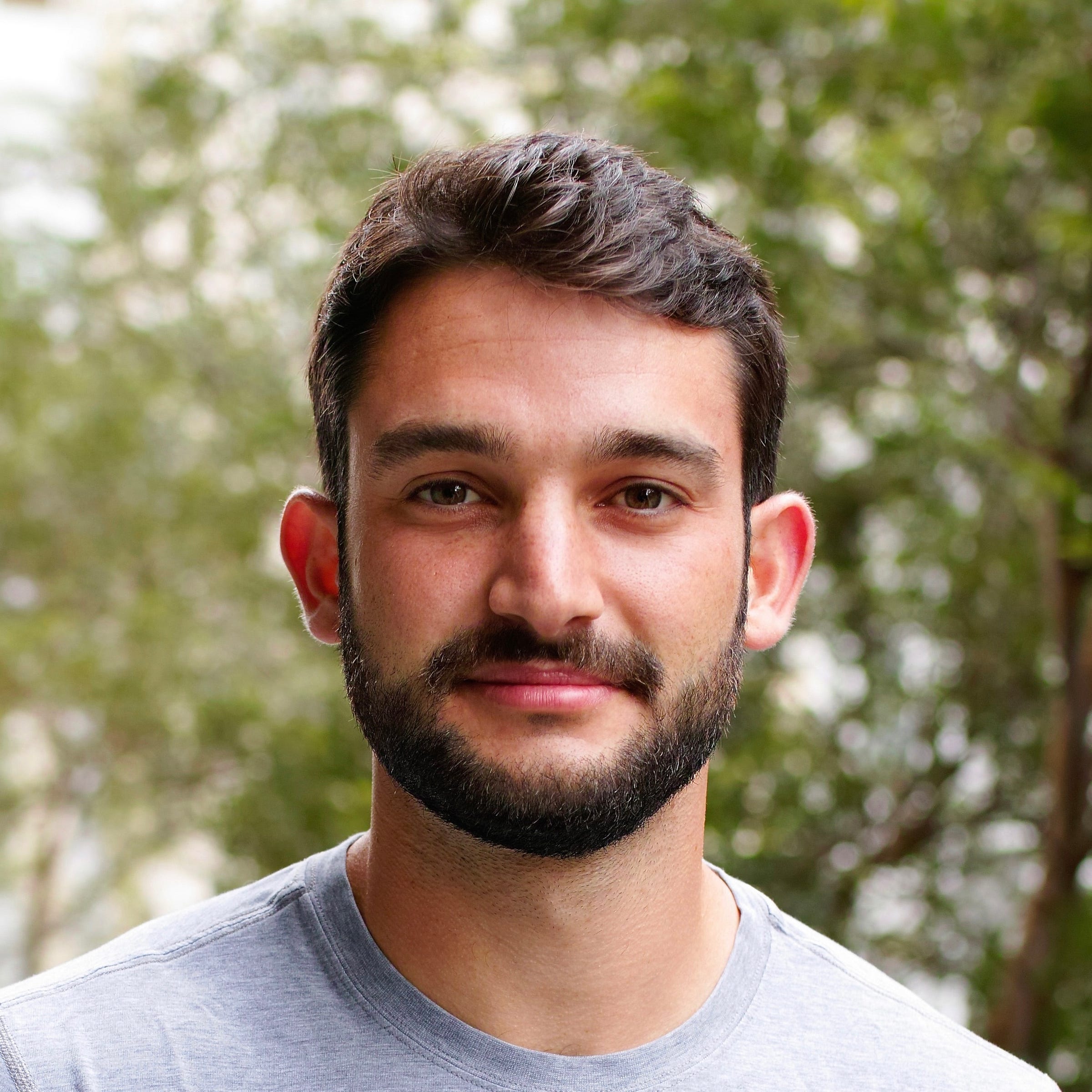 Sam Gnesin – Medium