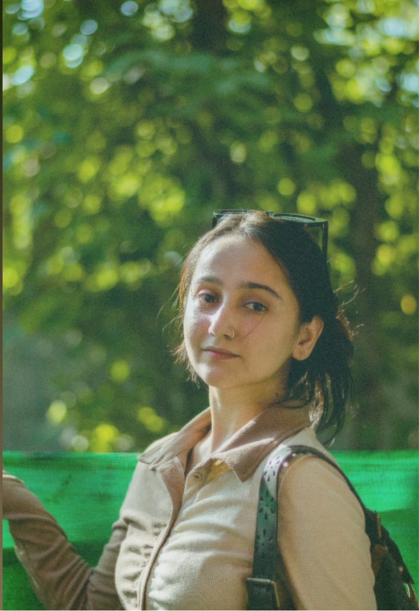 Annie Tayib – Medium