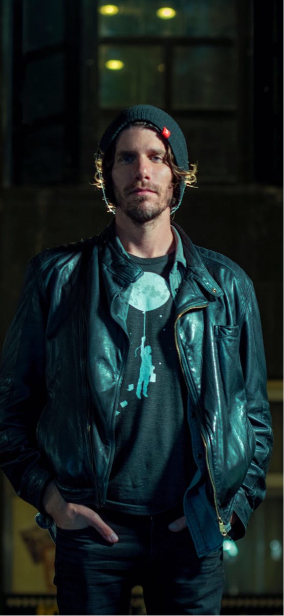 Nic Leossa – Medium