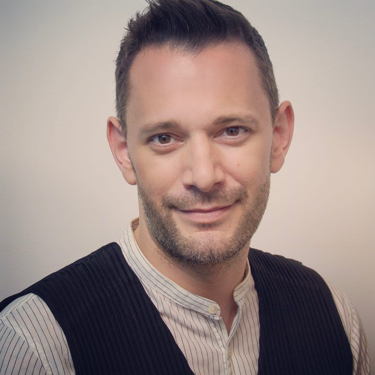 Neil Crump – Medium