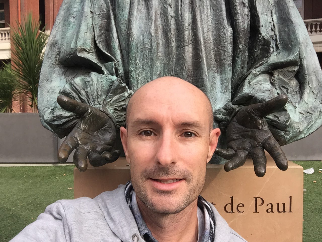 Simon Moore – Medium